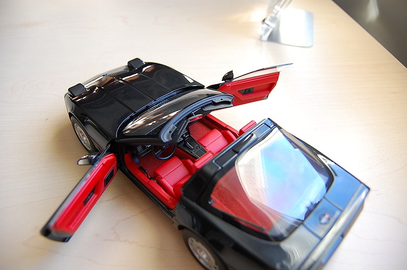 AUTOart Chevrolet Corvette C4 - DiecastSociety.com