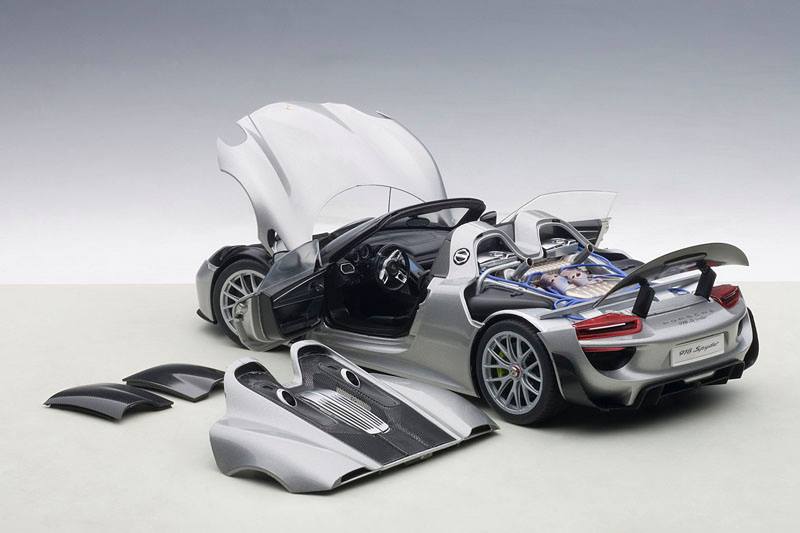 AUTOart Porsche 918 Spyder Weissach Package Black • DiecastSociety.com